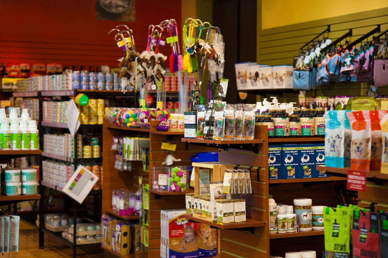 Four Paws Pantry and Spa - Olathe, KS - Pet Supplies